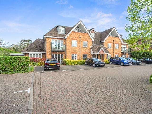 2 bedroom ground flat for sale