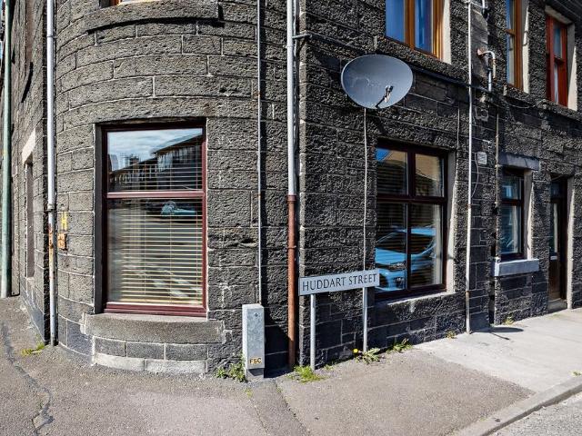 2 bedroom ground flat for sale