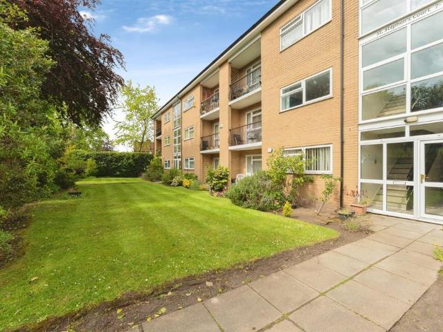 2 bedroom ground flat for sale