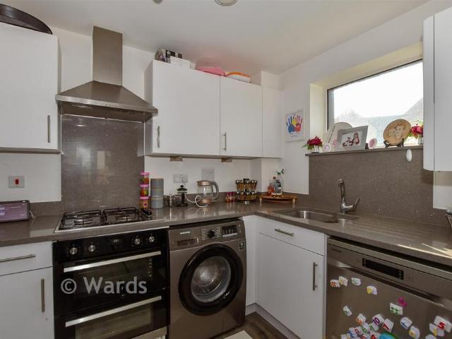 2 bedroom ground flat for sale