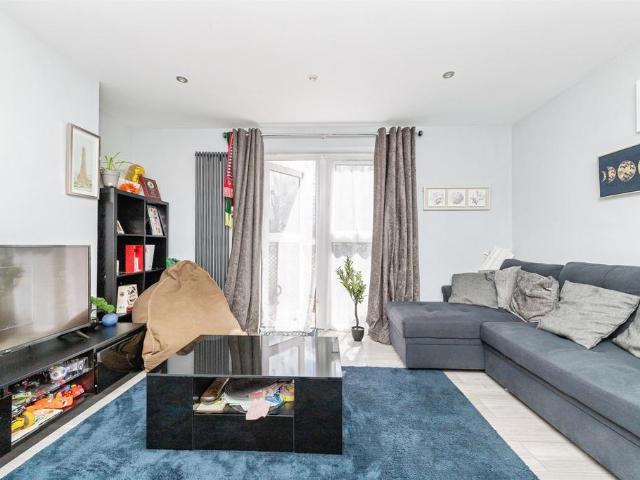 2 bedroom ground flat for sale