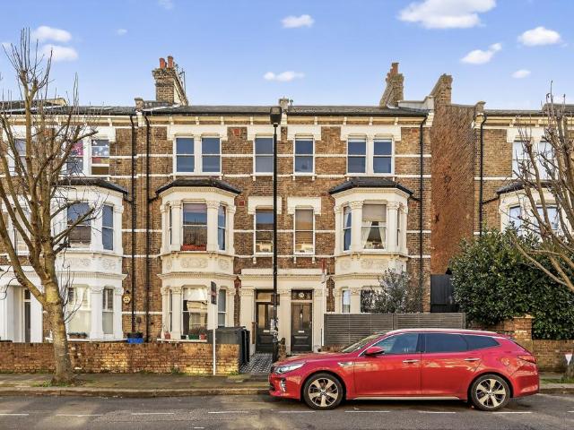 2 bedroom ground flat for sale