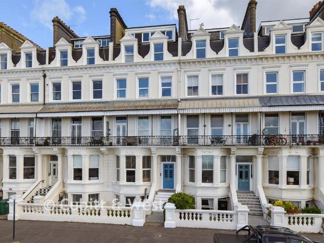 2 bedroom ground flat for sale