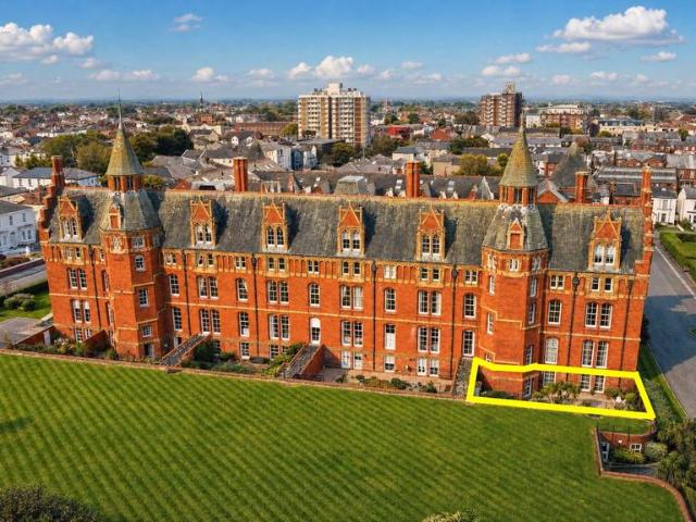 2 bedroom ground flat for sale