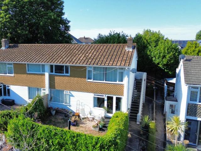 2 bedroom ground flat for sale