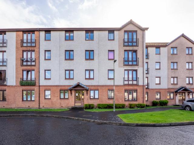 2 bedroom ground flat for sale