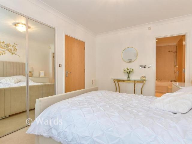 2 bedroom ground flat for sale