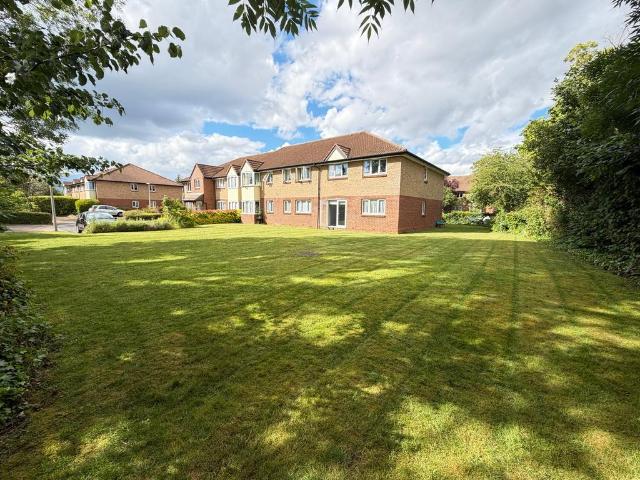 2 bedroom ground flat for sale