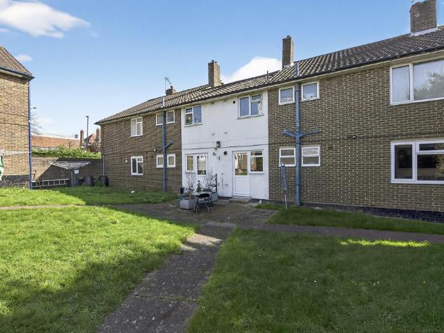 2 bedroom ground flat for sale