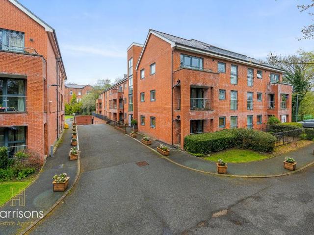 2 bedroom ground flat for sale