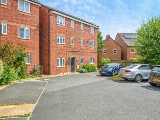 2 bedroom ground flat for sale