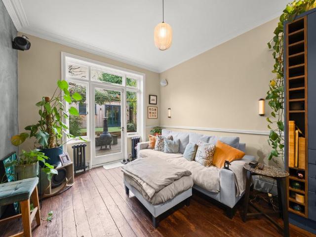 2 bedroom ground flat for sale