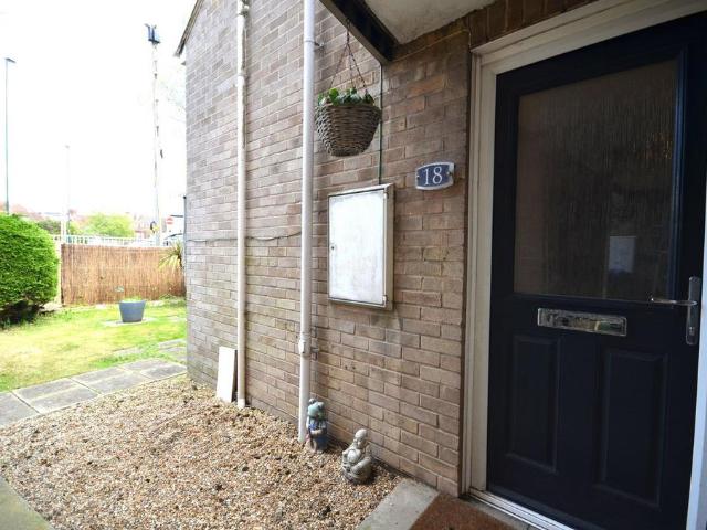 2 bedroom ground flat for sale