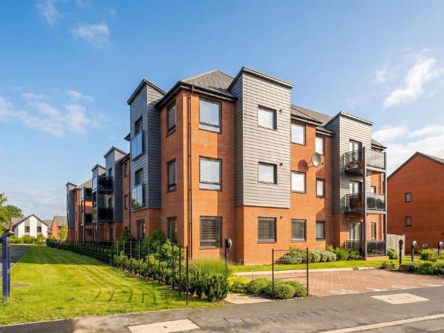 2 bedroom ground flat for sale