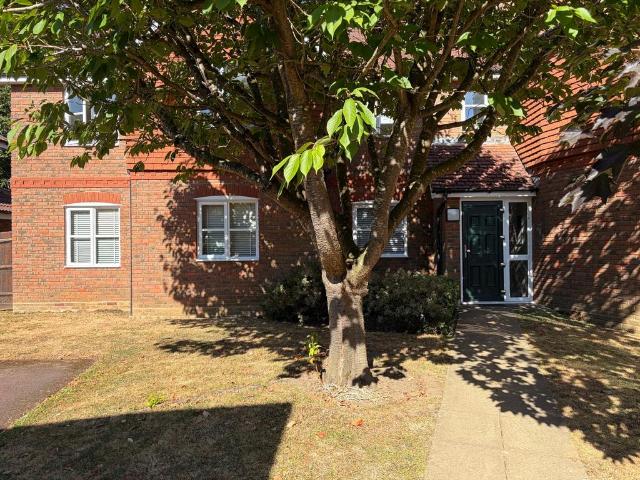 2 bedroom ground flat for sale