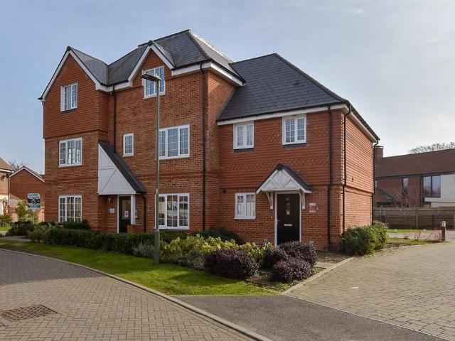 2 bedroom ground flat for sale