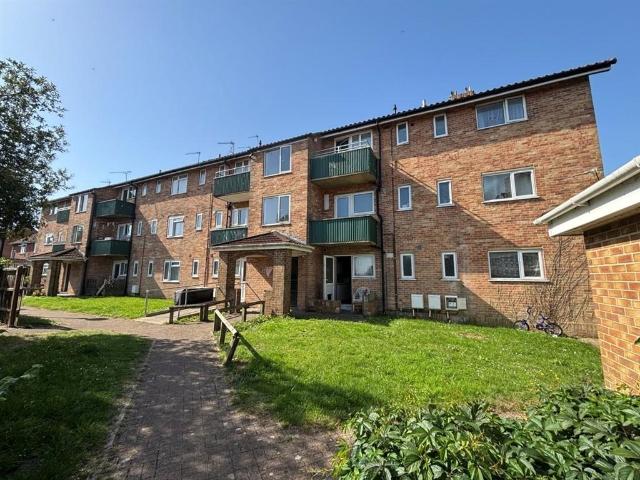 2 bedroom ground flat for sale