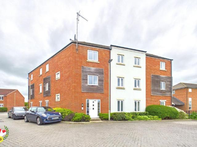 2 bedroom ground flat for sale