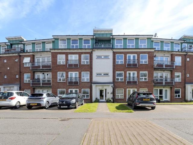 2 bedroom ground flat for sale