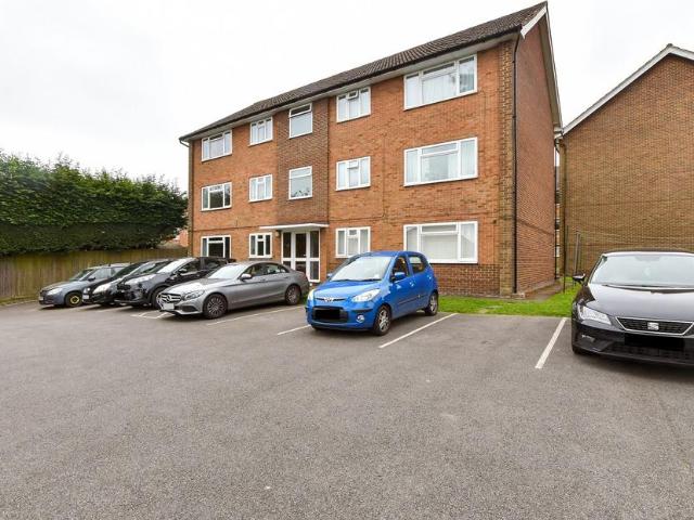 2 bedroom ground flat for sale