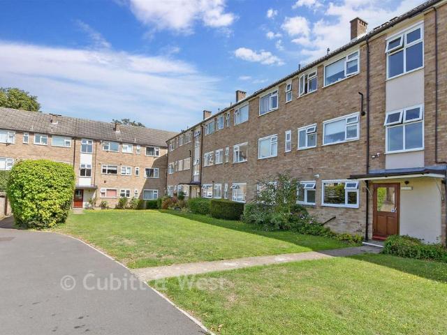 2 bedroom ground flat for sale