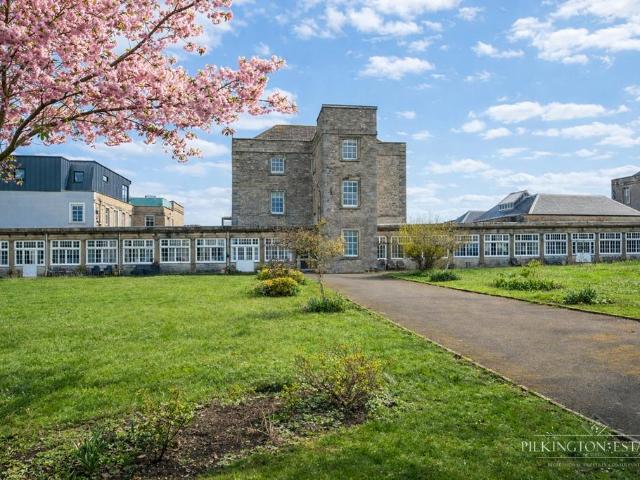 2 bedroom ground flat for sale