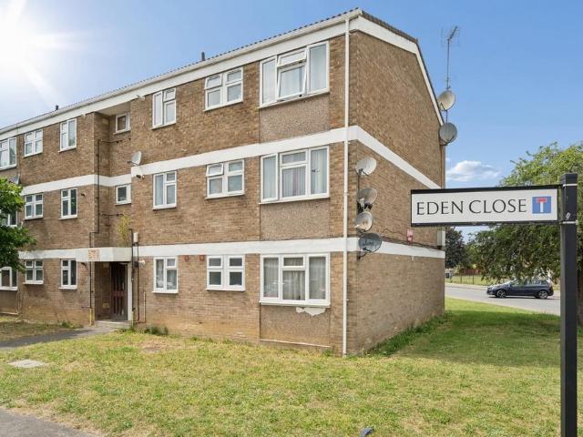 2 bedroom ground flat for sale
