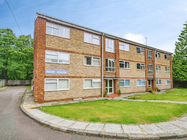 2 bedroom ground flat for sale