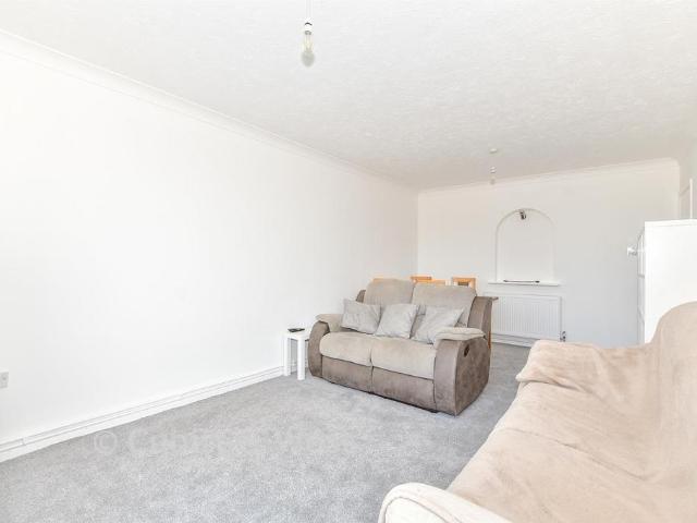 2 bedroom ground flat for sale