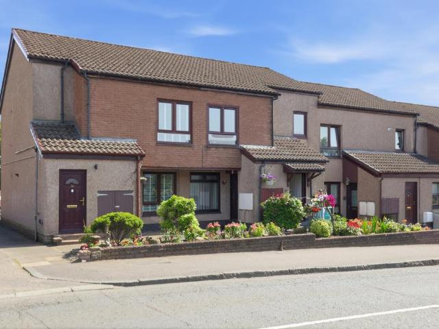 2 bedroom ground flat for sale