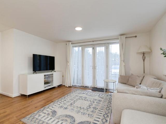 2 bedroom ground flat for sale