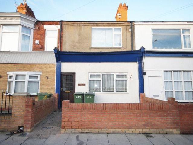 2 bedroom ground flat for sale