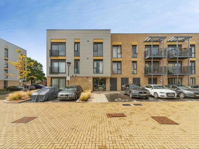 2 bedroom ground flat for sale