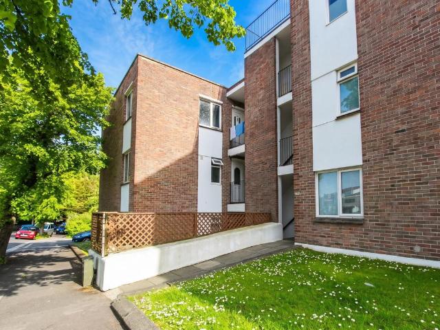2 bedroom ground flat for sale