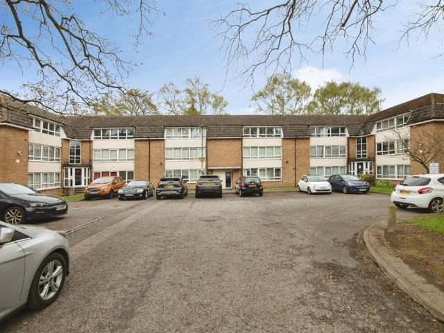 2 bedroom ground flat for sale