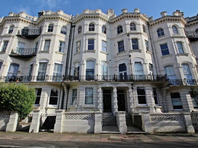 2 bedroom ground flat for sale