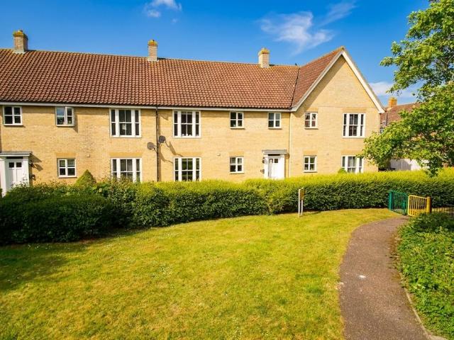 2 bedroom ground flat for sale