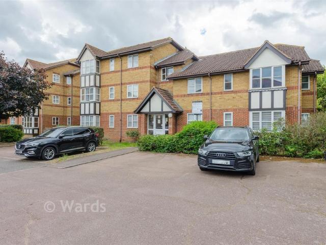 2 bedroom ground flat for sale