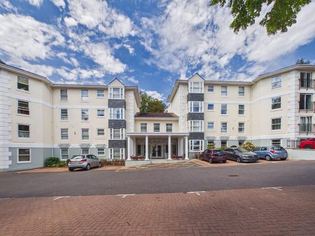 2 bedroom ground flat for sale