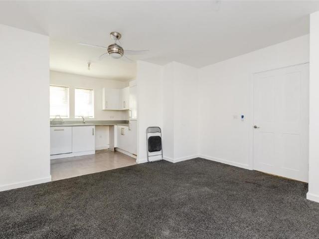 2 bedroom ground flat for sale