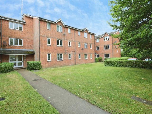2 bedroom ground flat for sale