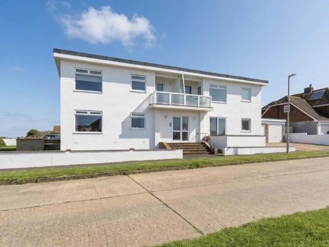 2 bedroom ground flat for sale
