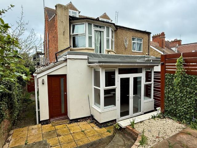 2 bedroom ground flat for sale
