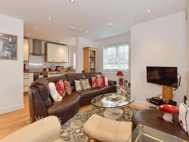 2 bedroom ground flat for sale