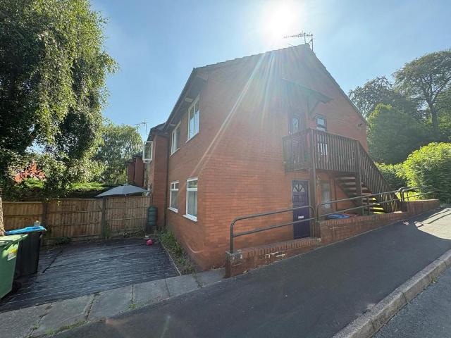 2 bedroom ground flat for sale