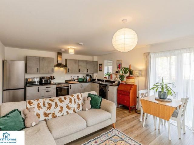 2 bedroom ground flat for sale