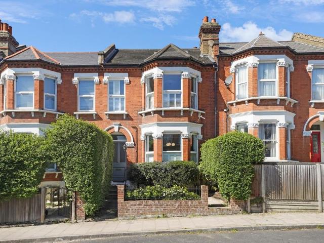 2 bedroom ground flat for sale
