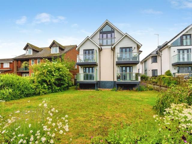 2 bedroom ground flat for sale