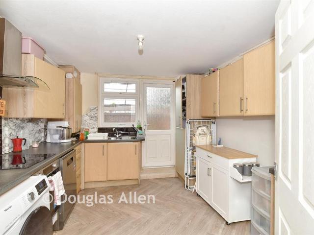 2 bedroom ground flat for sale