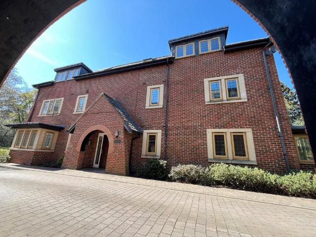 2 bedroom ground flat for sale